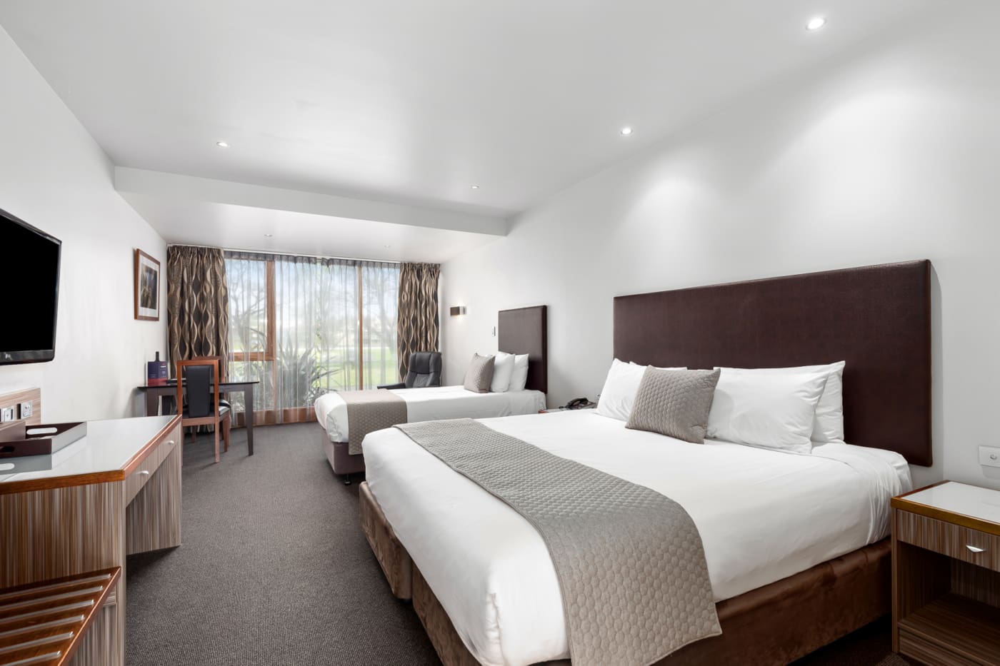 Studio Deluxe Twin The Commodore